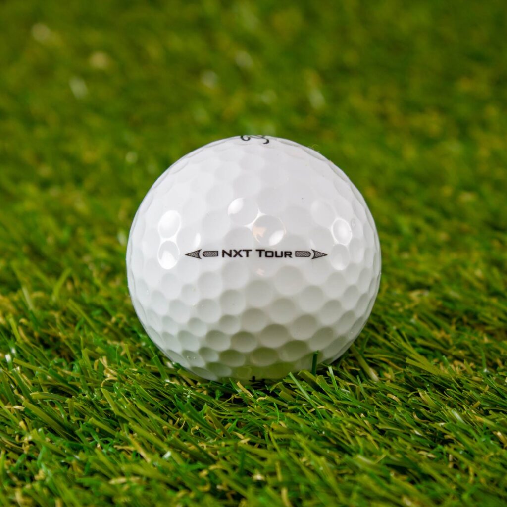 Titleist NXT TOUR Hvid Herre Søbolde — Wedge.dk